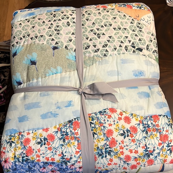 studio D | Bedding | Studio D Opal Reversible Quilt Mini Set | Poshmark